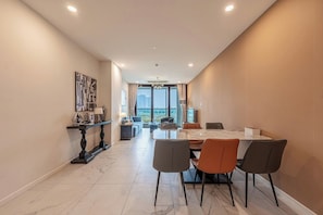 Apartamento luxo, 3 quartos, sacada | Parte interna