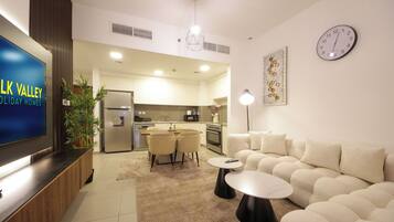 Apartamento de Luxo, 2 quartos, varanda, vista para a piscina | Sala de estar