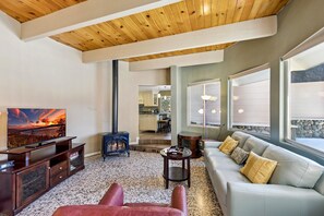 Casa, 4 quartos | Sala de estar