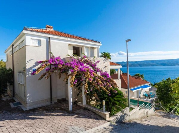 Spacious Villa Radevenjić With Outdoor Pool - Omiš