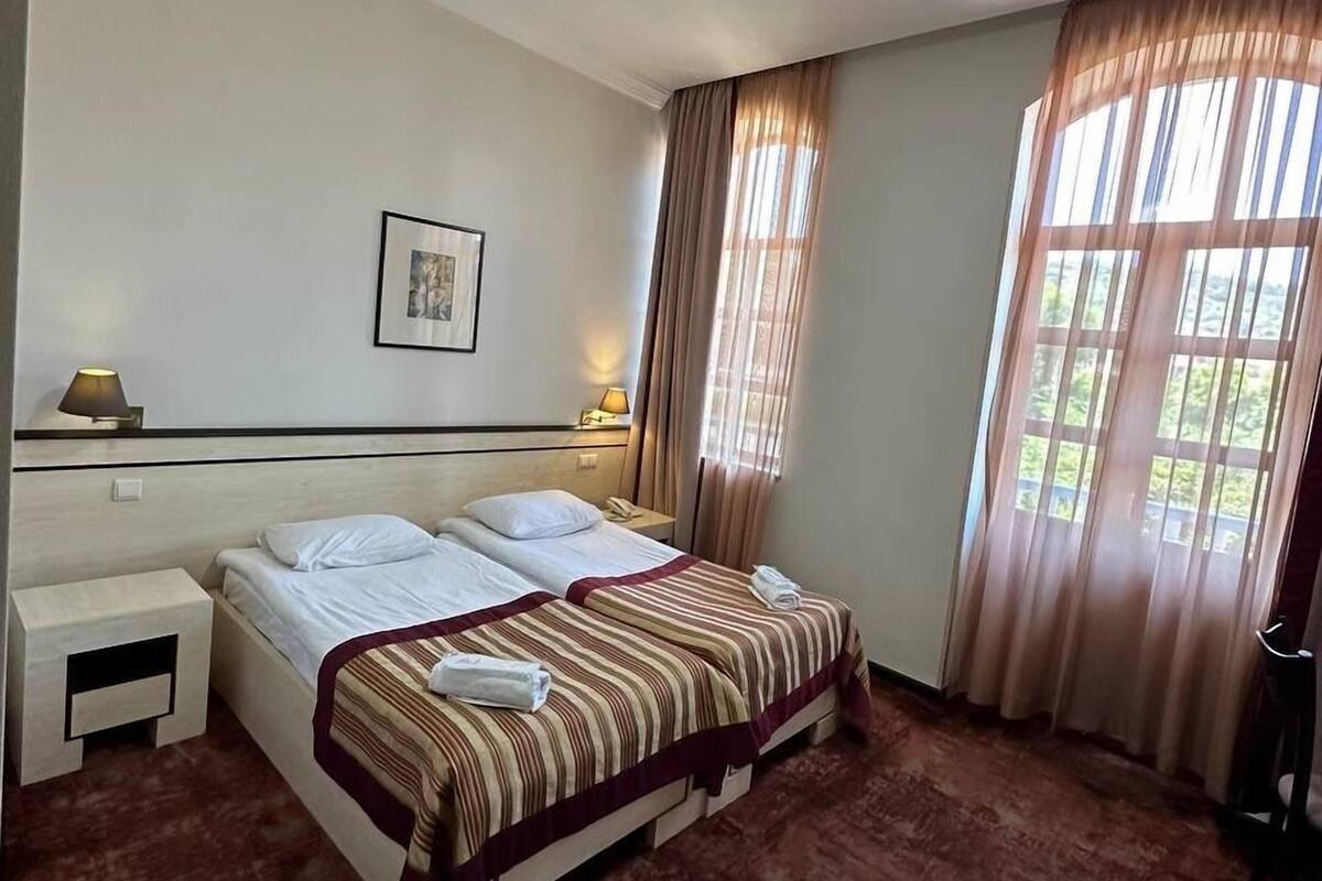 Quarto casal luxo, sacada, vista para o rio | Escrivaninha, Wi-Fi de cortesia