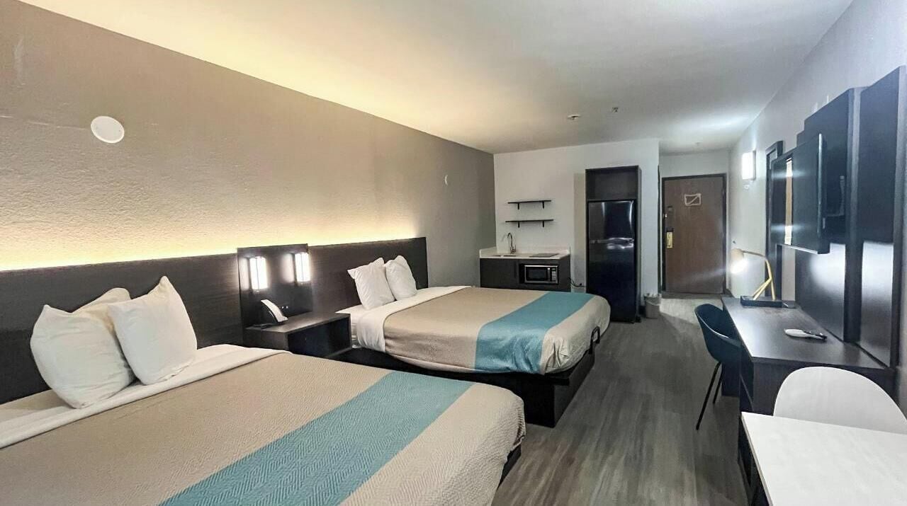 Quarto, 2 camas Queen, para não fumantes (Kitchen) | Wi-Fi de cortesia, roupa de cama