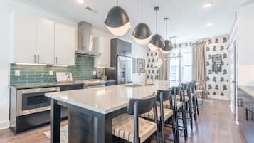 Casa | 8 quartos, internet de alta velocidade