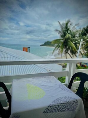 Quarto quádruplo luxo, sacada | Opções para refeição ao ar livre