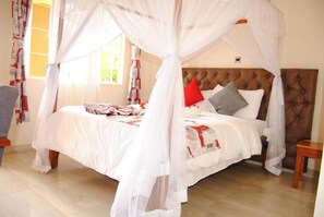 Quarto solteiro luxo | Wi-Fi de cortesia, roupa de cama