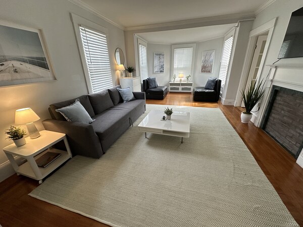Very Cool 2 Bed/ 1 Bath Apartment Downtown Npt. - Unit 4 2 Bedroom Apts - Newport, RI