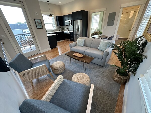 Brand New Construction! 1 Bed/1 Bath/private Deck - Unit 3 1 Bedroom Apts - Newport Jazz Festival