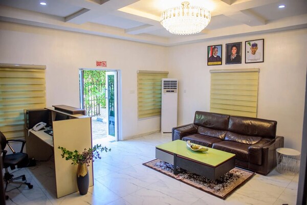 Roseann Gold Hotel And Resort - Abuja