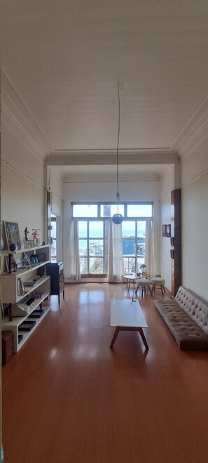 Apartamento clássico, vista para o mar | Área de estar