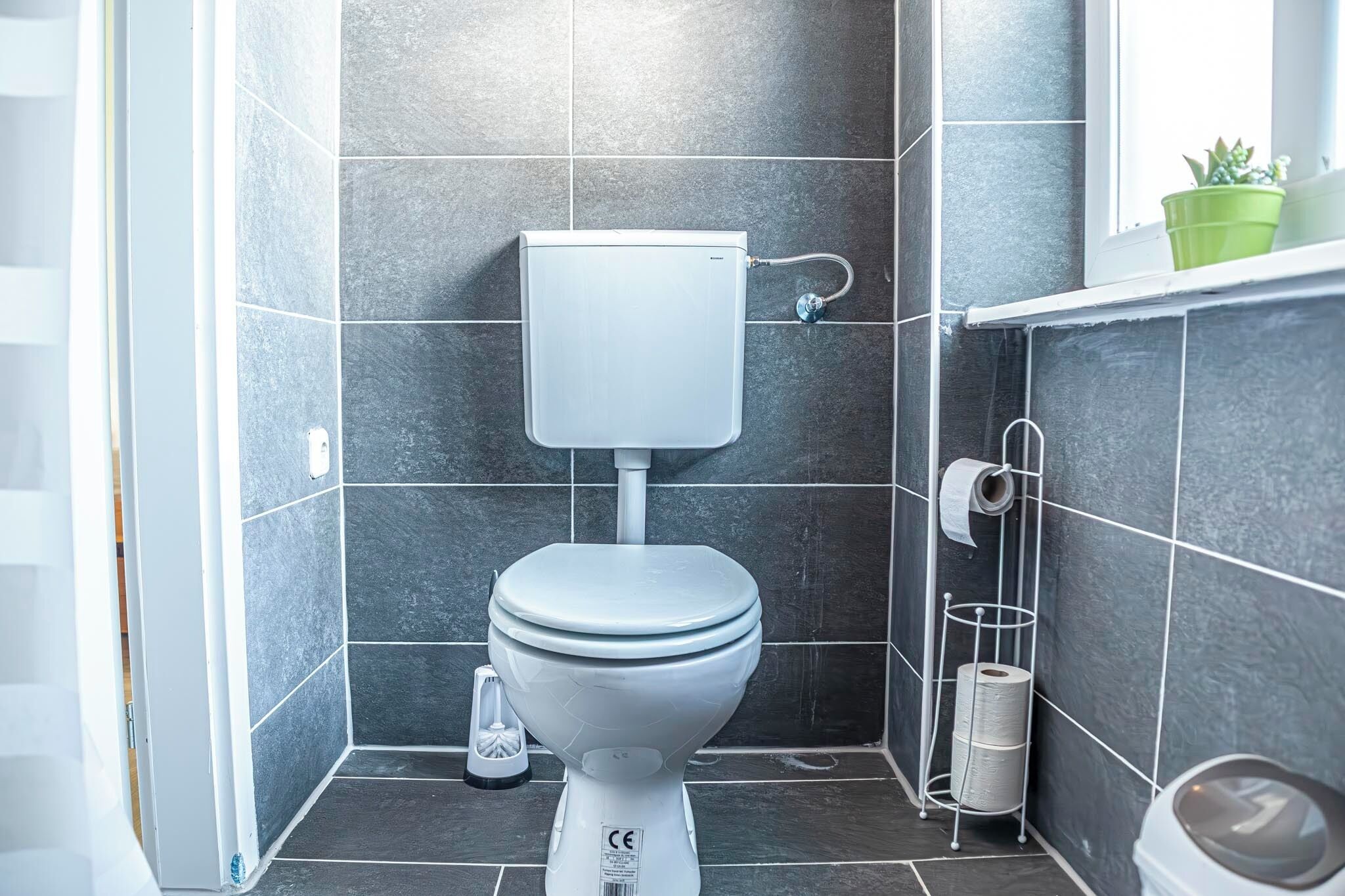 Quarto básico | Banheiro | Chuveiro, secador de cabelo, toalhas de banho, sabonete