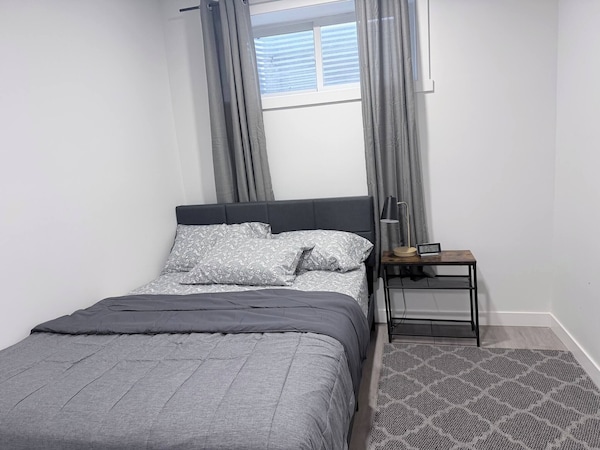 Charming Family-friendly House Rental In Edmonton - Alberta