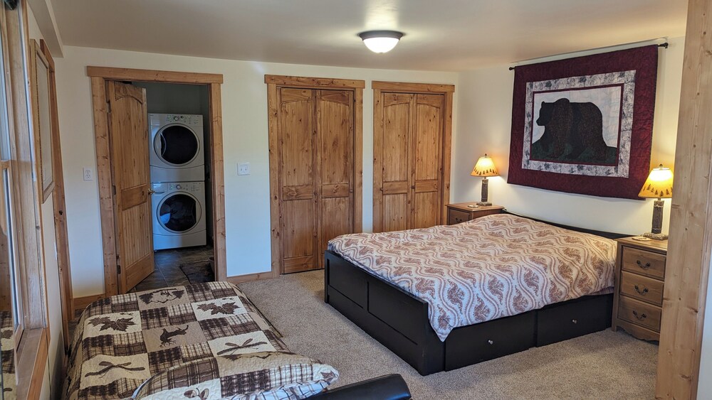 Delightful 2-bedroom cabin by Georgetown Lake perfect for your getaway ...