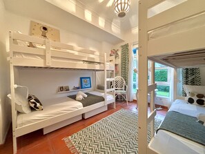 Um polibã, toalhas fornecidas 