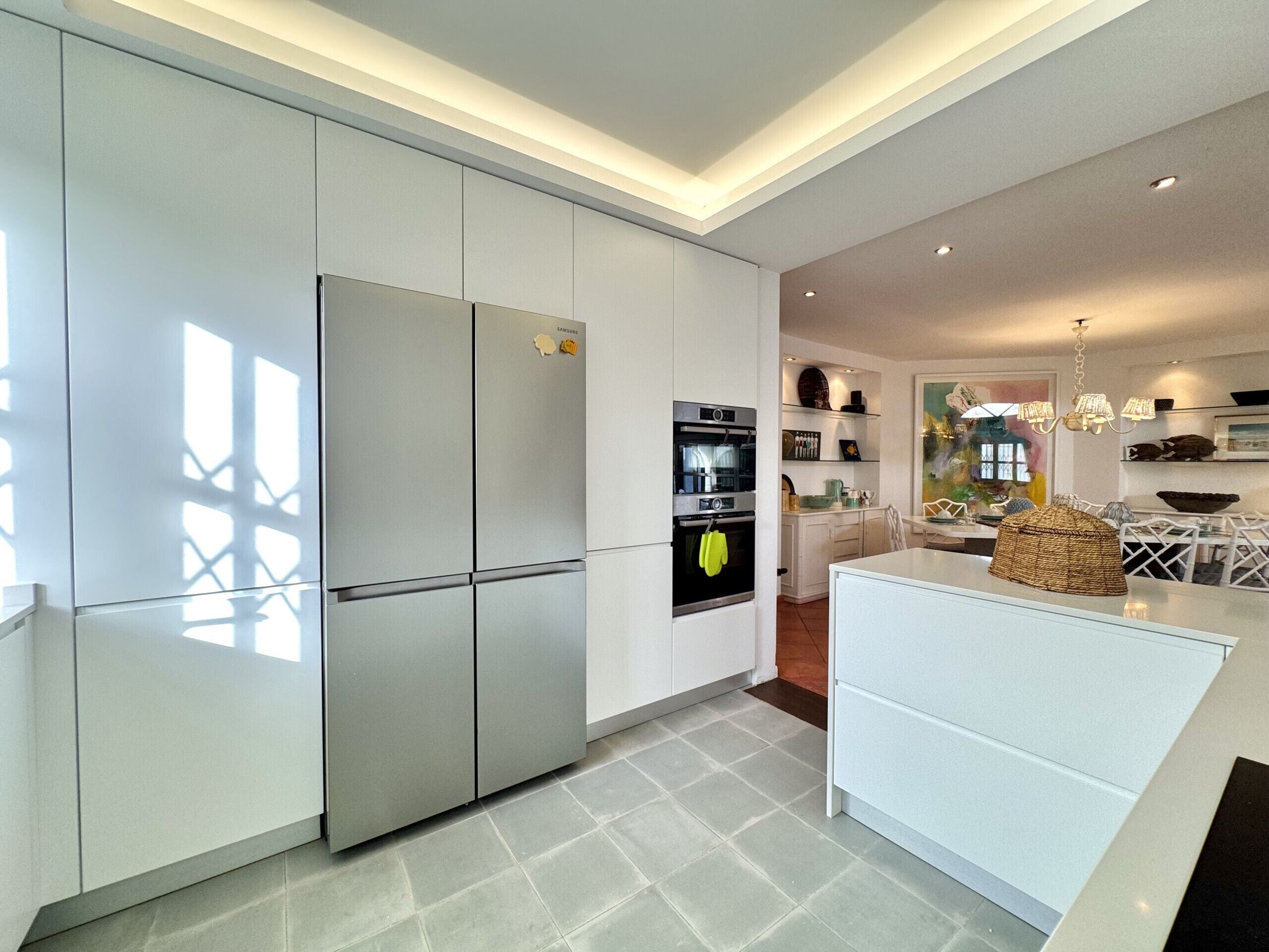 Micro-ondas, lava-louças, cafeteira/chaleira