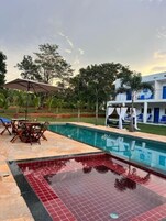 Quarto Duplo Comfort, varanda, vista para o p átio | Piscina