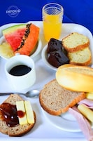 Pequeno-almoço tipo buffet diário incluído