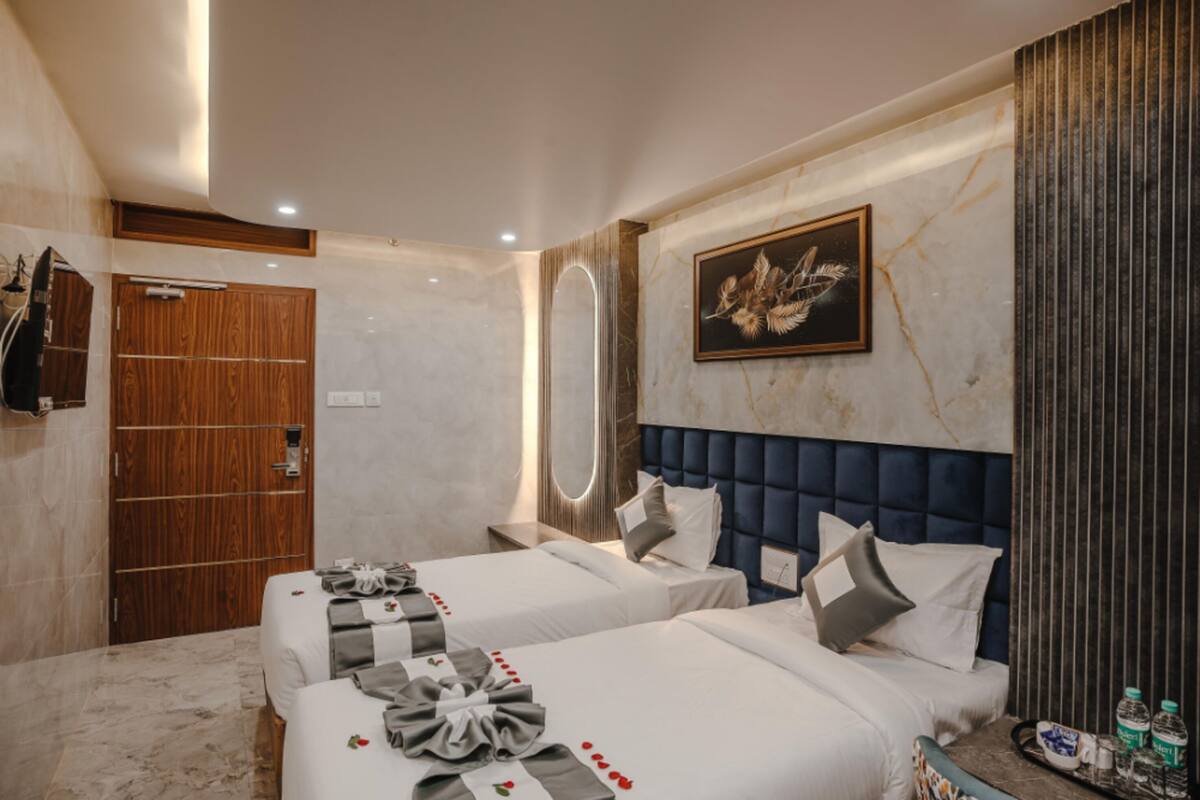 Quarto casal luxo, vista para a cidade | Escrivaninha, Wi-Fi de cortesia