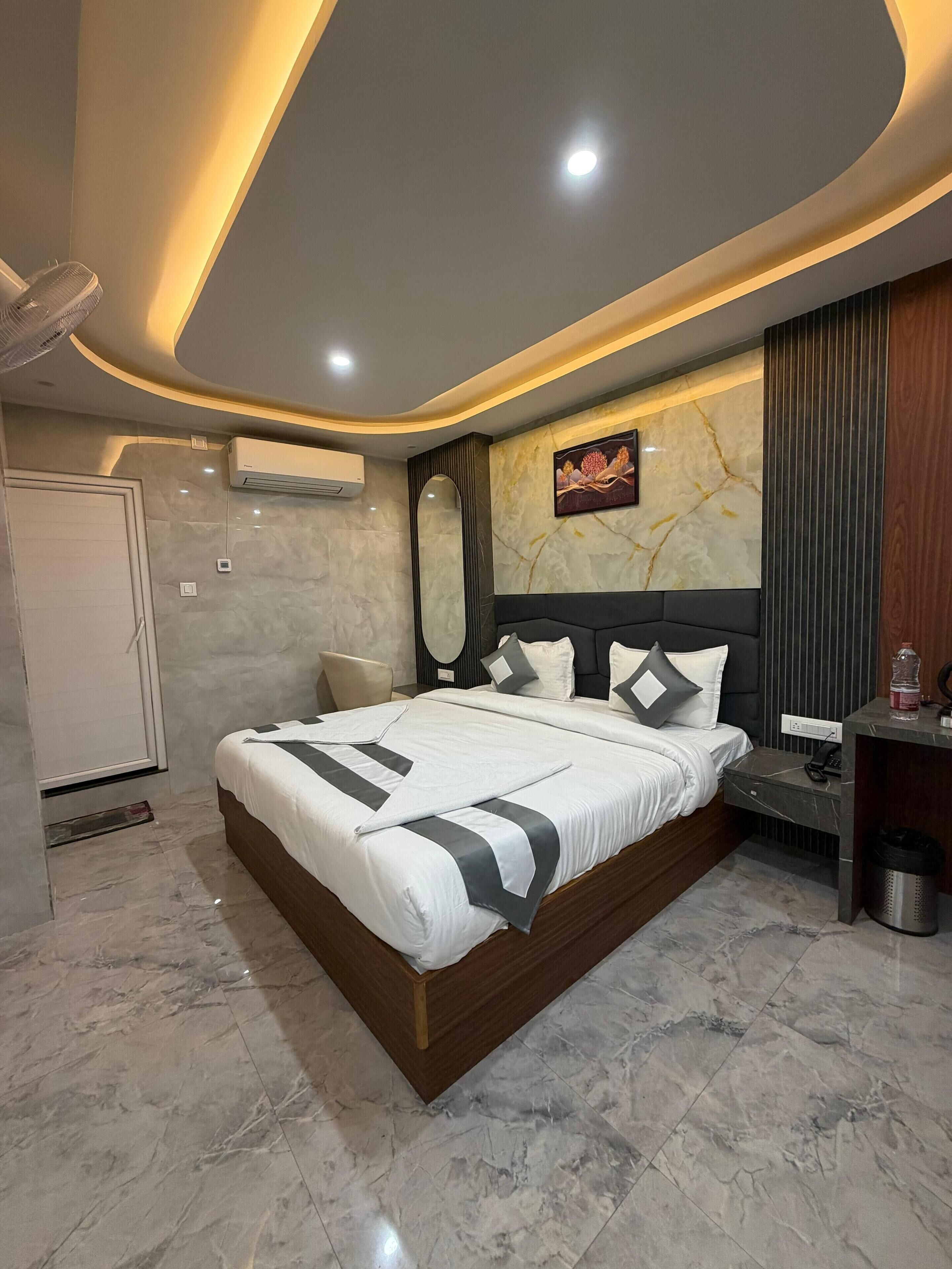 Quarto casal executivo, vista para a cidade | Escrivaninha, Wi-Fi de cortesia