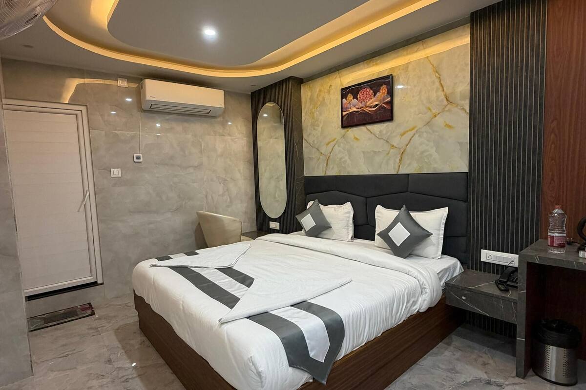 Quarto casal executivo, vista para a cidade | Escrivaninha, Wi-Fi de cortesia