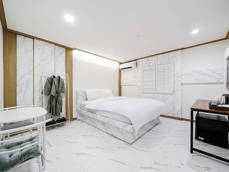 Wi-fi grátis, roupa de cama fornecida