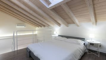 Secretária, secretária adequada para computadores portáteis