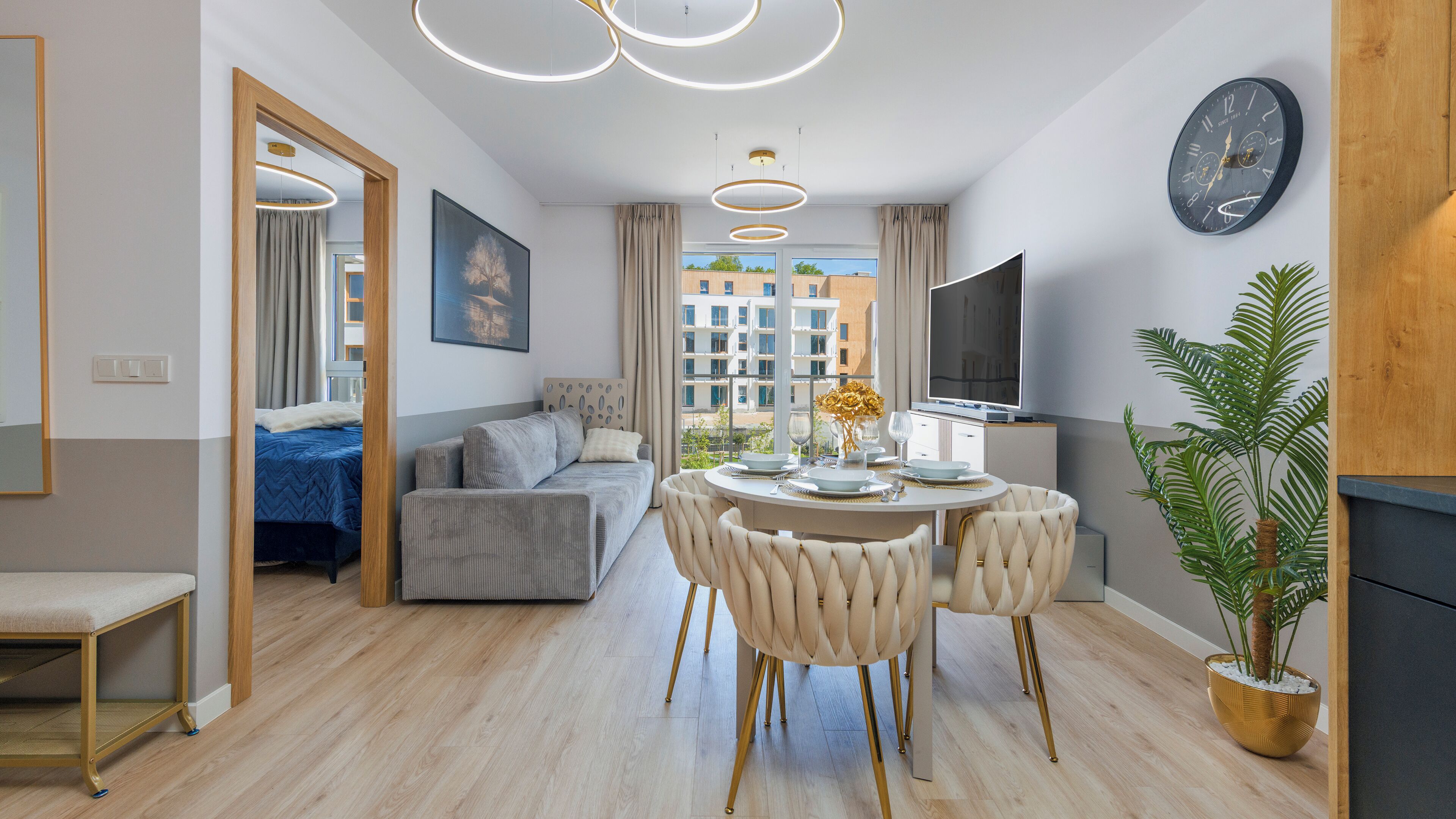 Apartamento, sacada | Área de estar | TV de tela plana