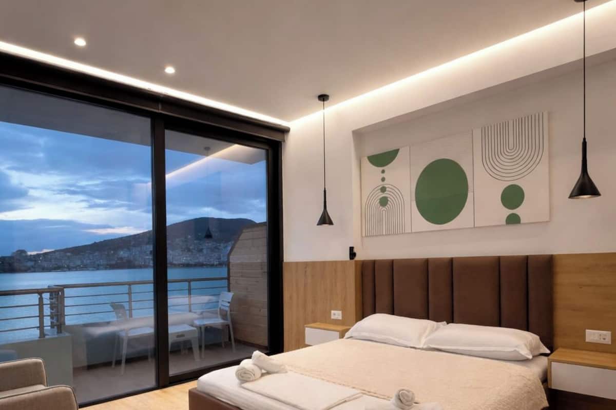 Quarto casal luxo, sacada, vista para o mar | Fachada