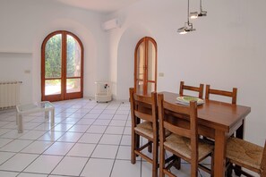 Vila, sacada, vista para a cidade | Opções para refeição