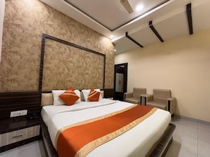 Quarto casal standard, vista para a cidade | Escrivaninha, Wi-Fi de cortesia