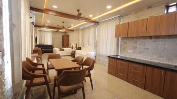 Suite de Luxo, varanda, vista para o jardim | Interior