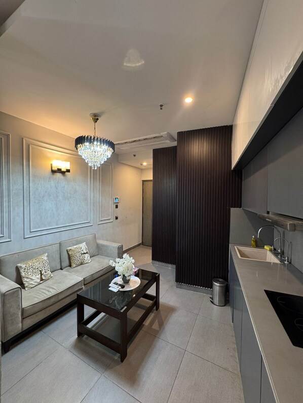 Suite-Estúdio de Luxo, Vista para a cidade | Sala de estar