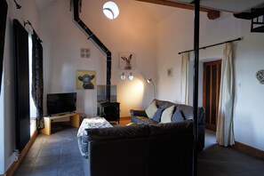 Apartamento, 1 quarto (The Ox House) | Área de estar | TV de tela plana 32 polegadas com canais digitais