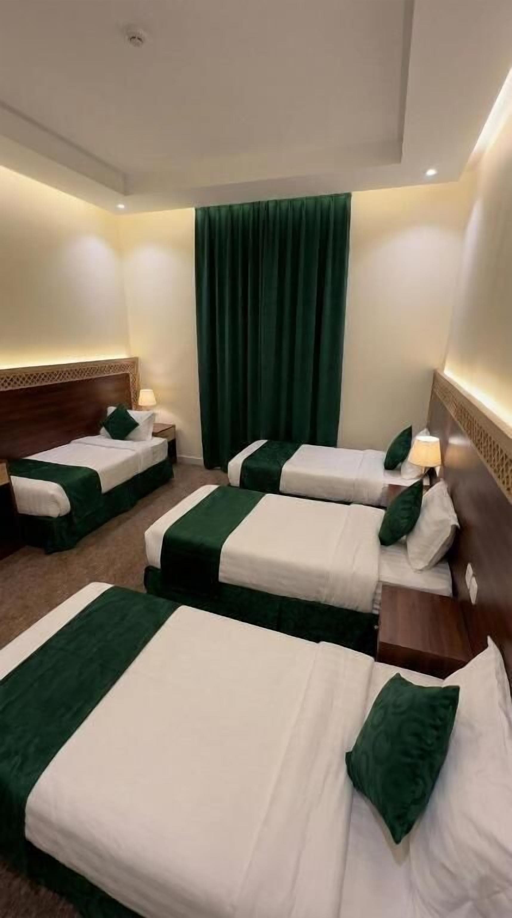 Quarto quádruplo | Wi-Fi de cortesia, roupa de cama