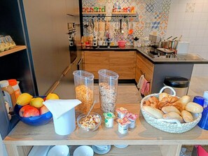 Café da manhã com buffet grátis todos os dias