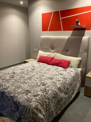 Quarto Duplo Deluxe, varanda, vista para o lago | Edredões de penas, com decoração personalizada 