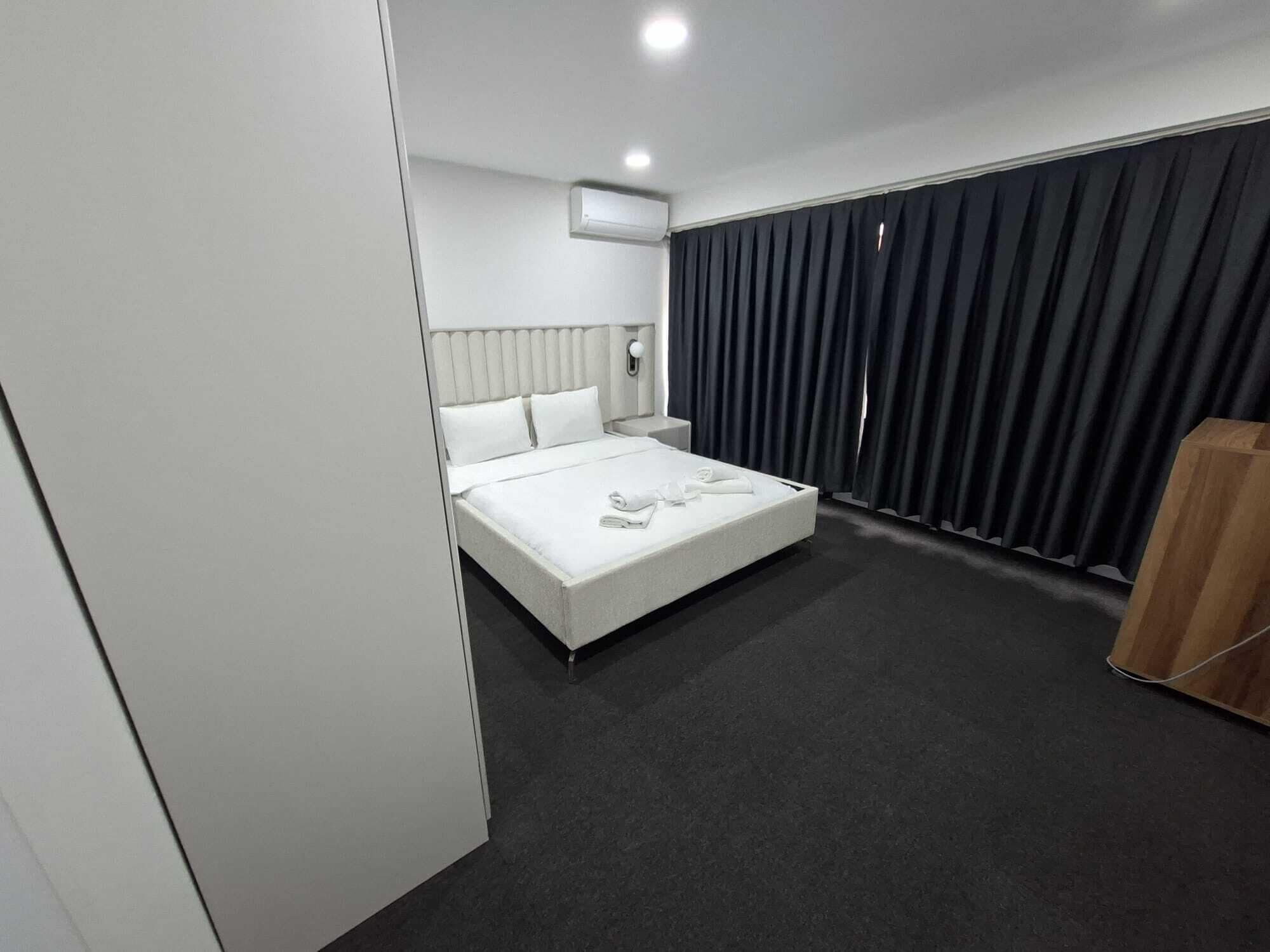 Cortinas/cortinados opacos, quartos insonorizados 