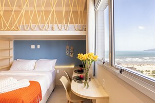 Apartamento luxo, cozinha, vista para a praia | Wi-Fi de cortesia, roupa de cama
