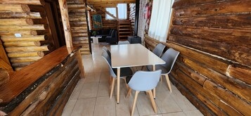 Cabana panorâmico, vista para o rio | Opções para refeição