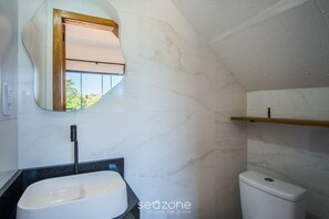 Apartamento básico | Banheiro | Chuveiro