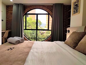 Apartamento Comfort, Vista para a cidade | Cofre no quarto, secretária 