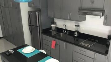 Loft Executivo | Cozinha privada | Um frigorífico/congelador grande, um micro-ondas, liquidificador