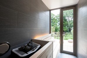 Casa, vista para o pátio | Parte interna