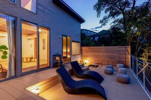 Casa, vista para o pátio | Terraço/pátio