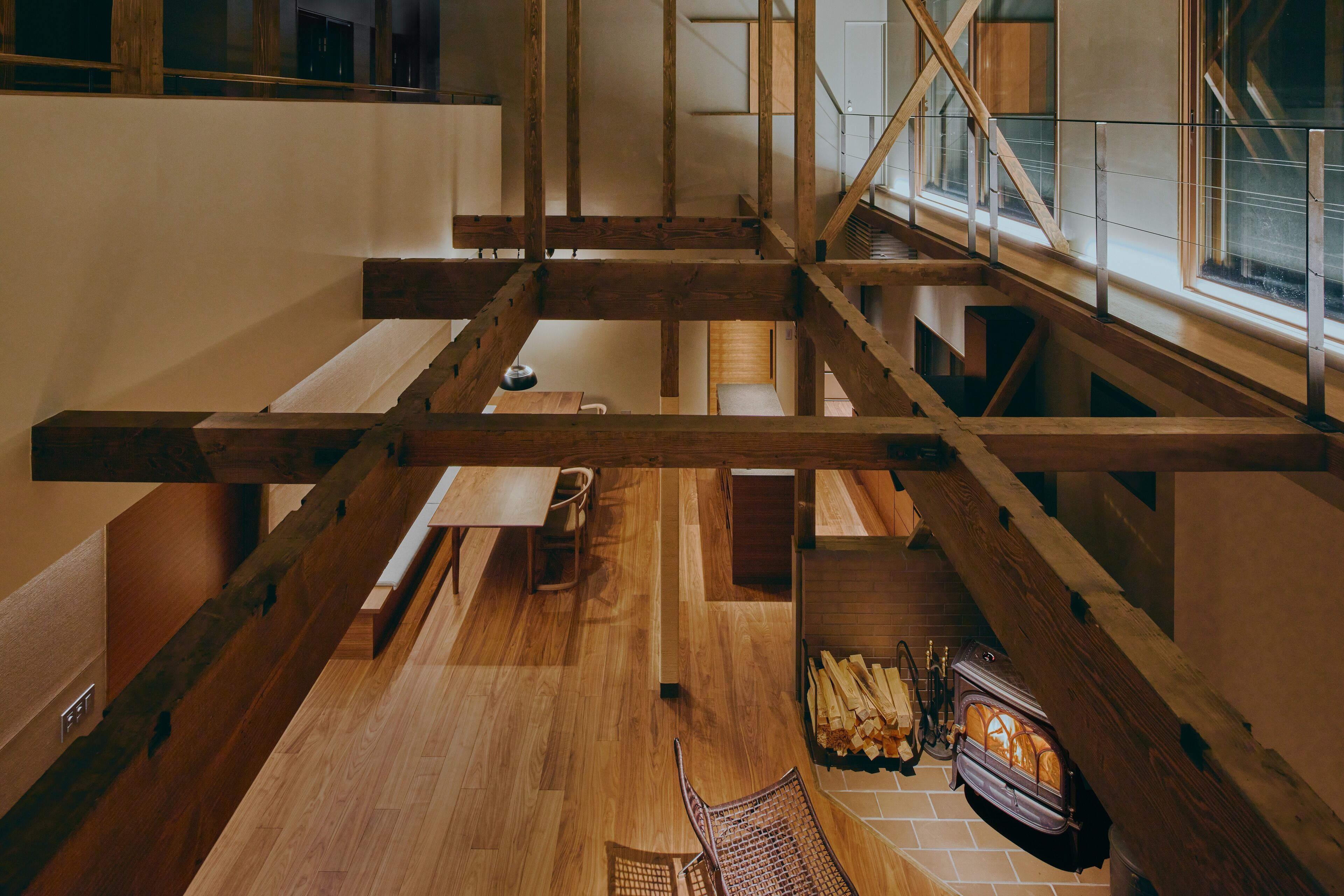 Vila, para não fumantes | Área de estar | TV de tela plana 77 polegadas com canais digitais, lareira