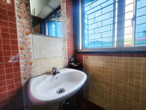 Quarto casal luxo | Pia do banheiro