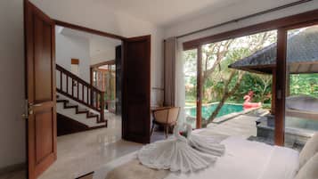 Villa Deluxe, 3 quartos | Secretária, secretária adequada para computadores portáteis