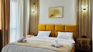 Quarto Duplo Deluxe, varanda, vista para o pátio | Secretária, Wi-fi grátis