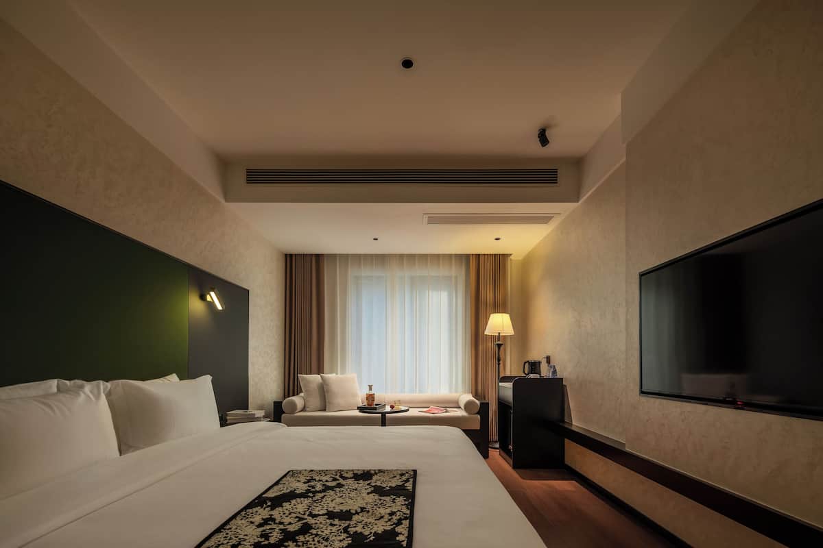 Quarto duplo clássico | Escrivaninha, espaço de trabalho para notebook, Wi-Fi de cortesia