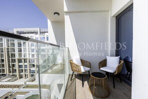 Apartamento, varanda, vista para a piscina | Terraço/pátio interior