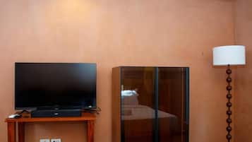 Suíte, 1 quarto, vista para a piscina